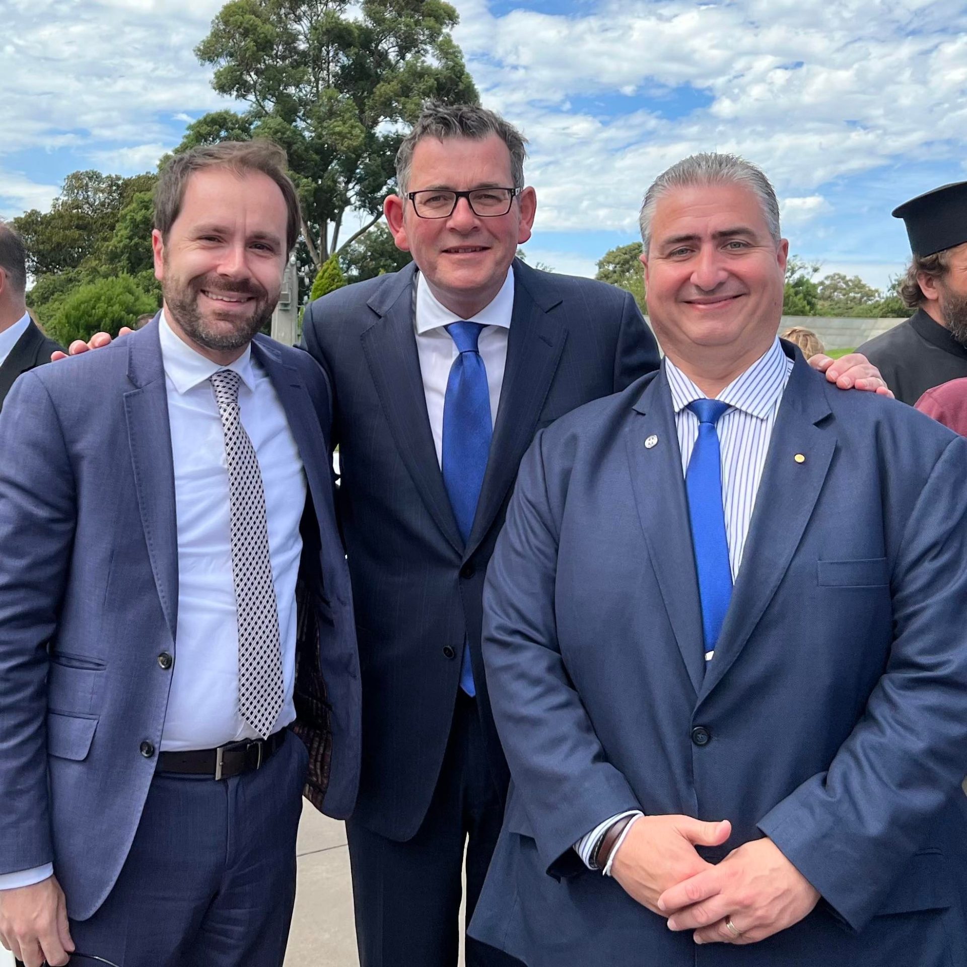 Victorian Premier praises Greeks at Shrine of Remembrance but few ...