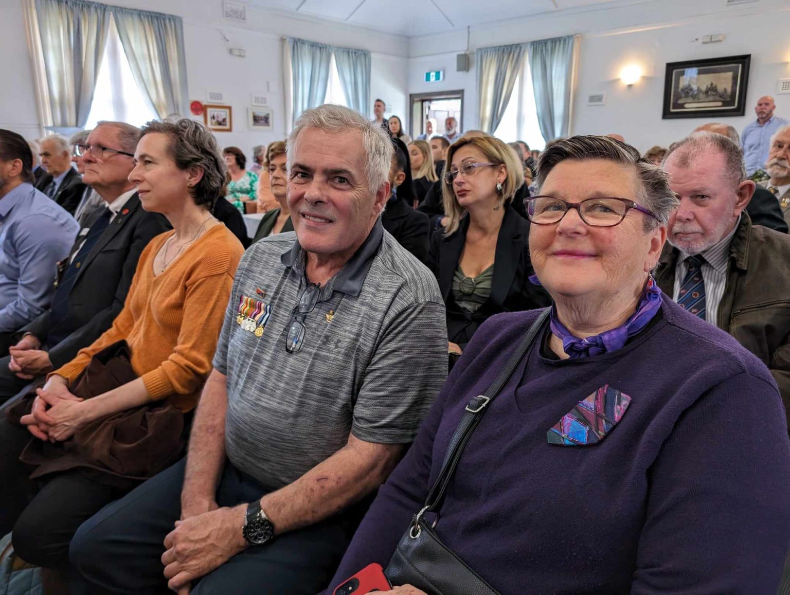 Medals of former WWII vets given to Australian families with Greek ...