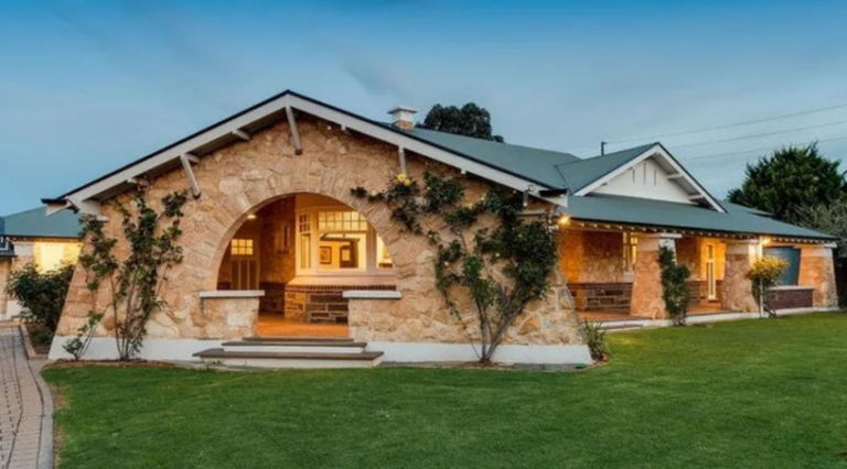 Kayla Itsines' Adelaide home sells for record price – The Greek Herald