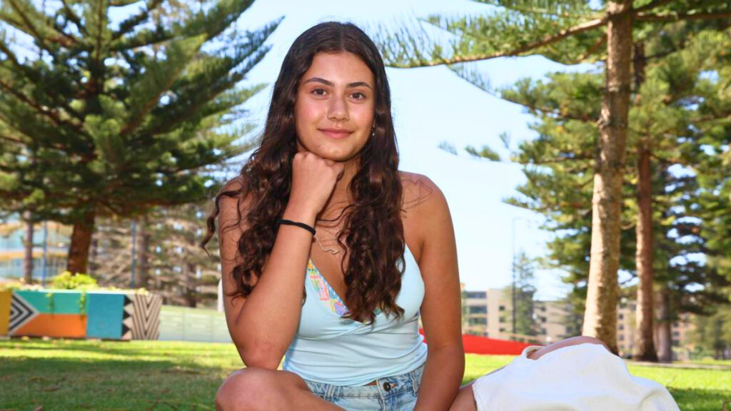 Greek Australians speak out about new sun tanning trend – The Greek Herald