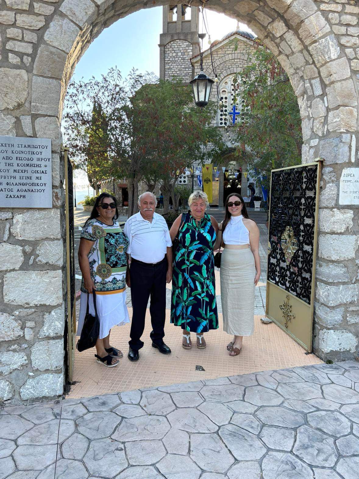 julia – The Greek Herald